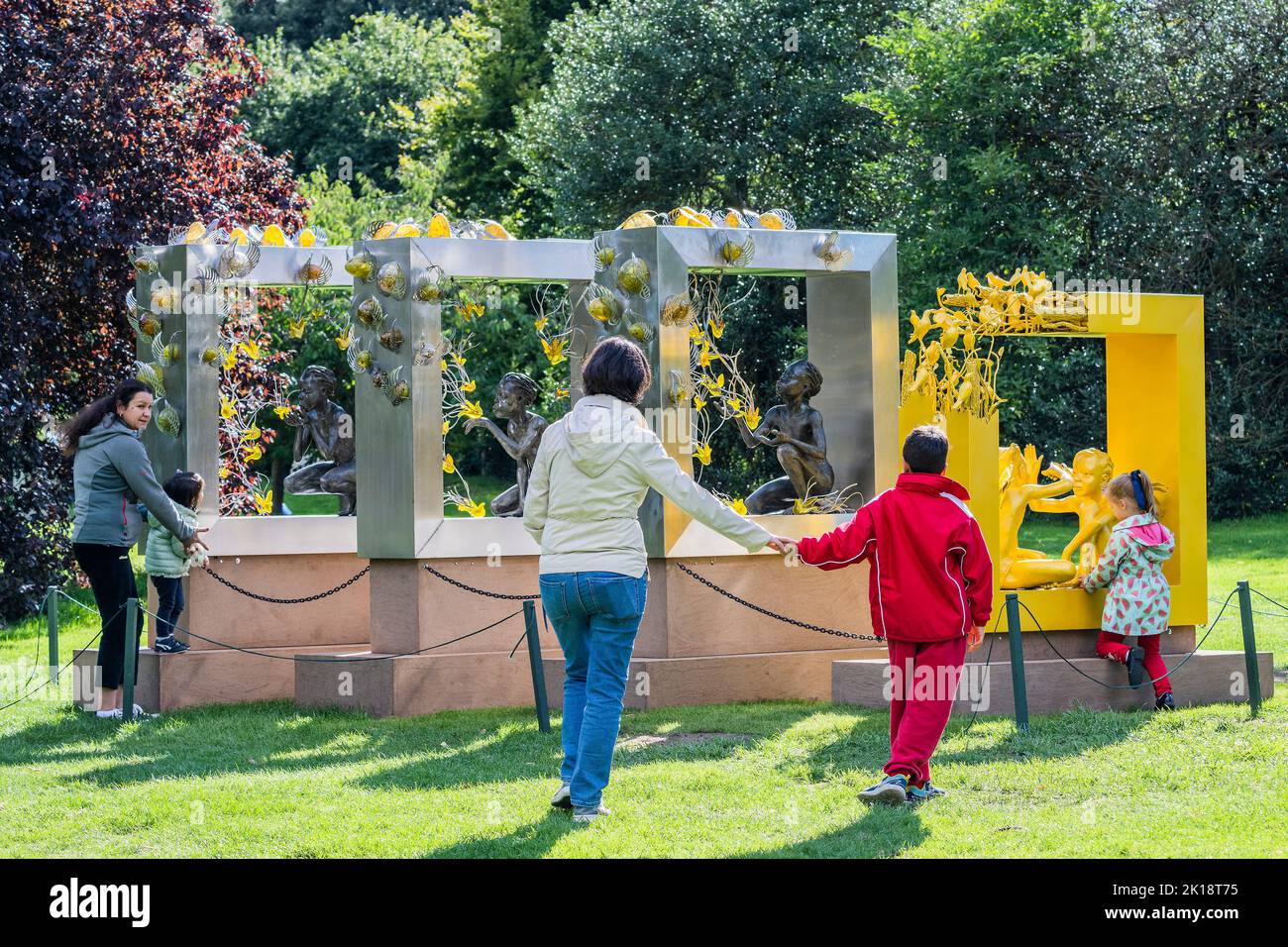 Sim and the yellow glass birds hi-res stock photography and images - Alamy