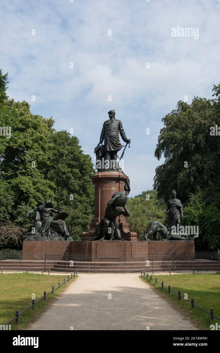 The Bismarck Memorial (Bismarck-Nationaldenkmal). Statue dedicated to ...