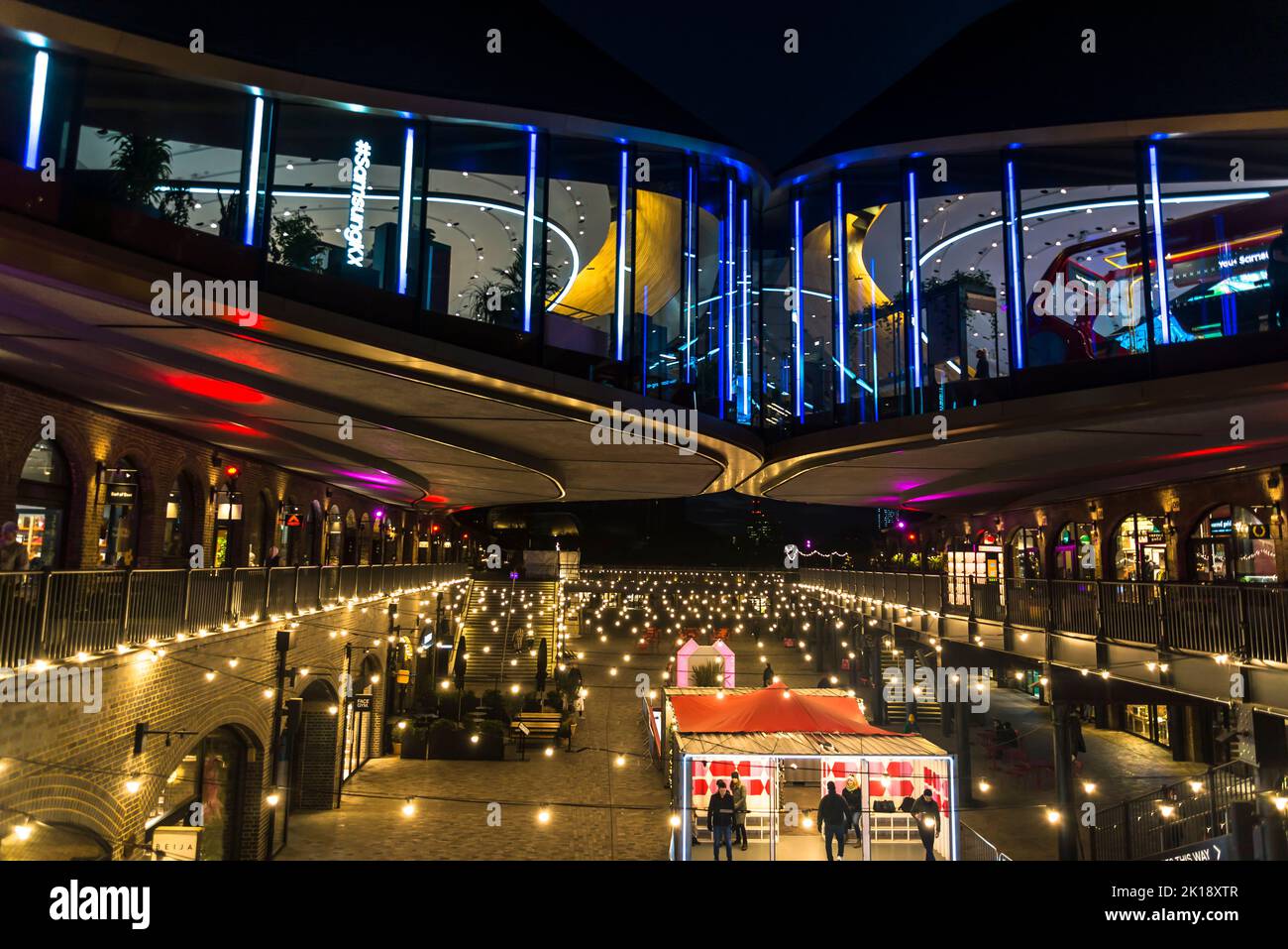 Coal Drops Yard at night, Handyside area, King's Cross urban ...
