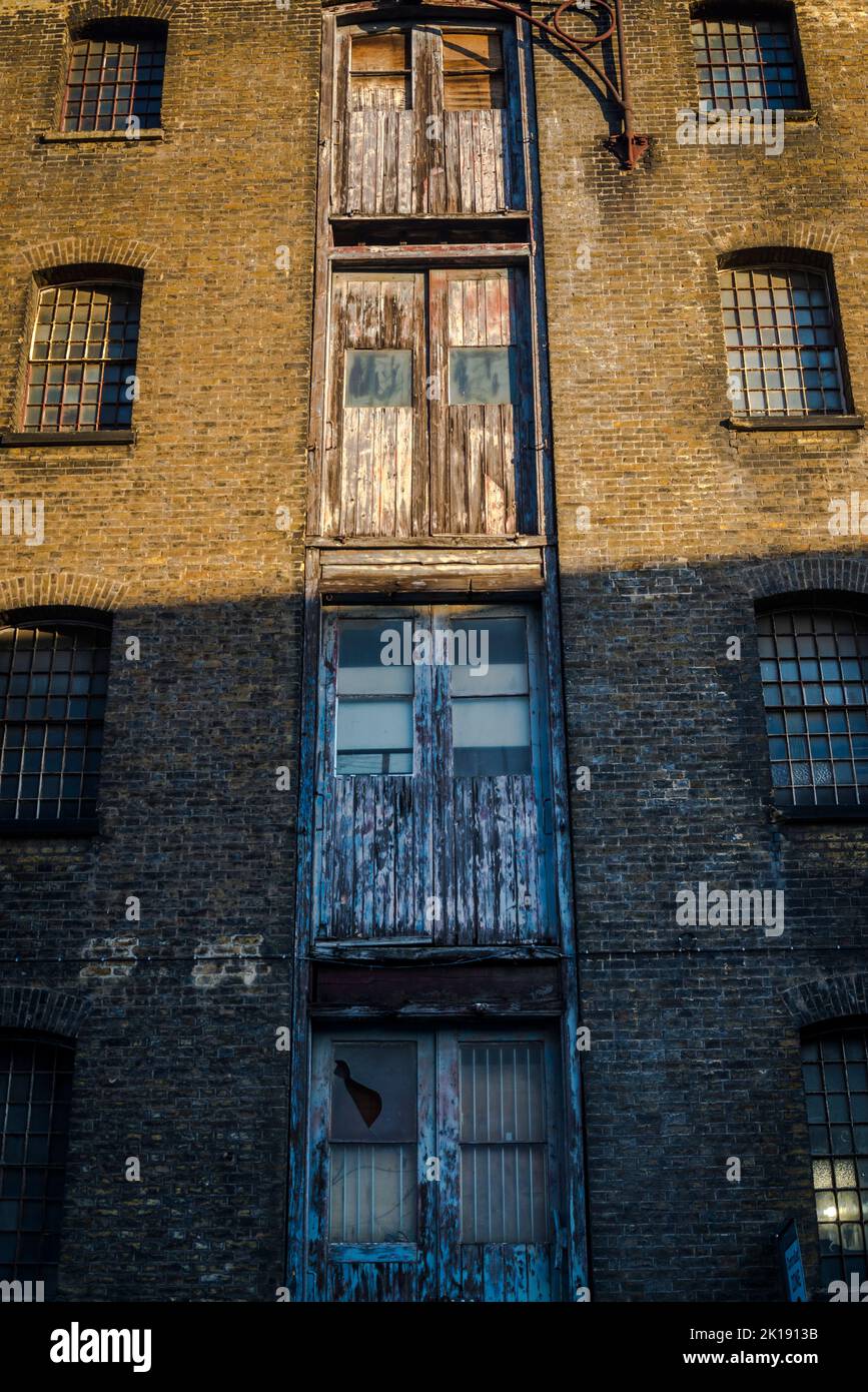 Old warehouse, Southwark, London, England, UK Stock Photo - Alamy