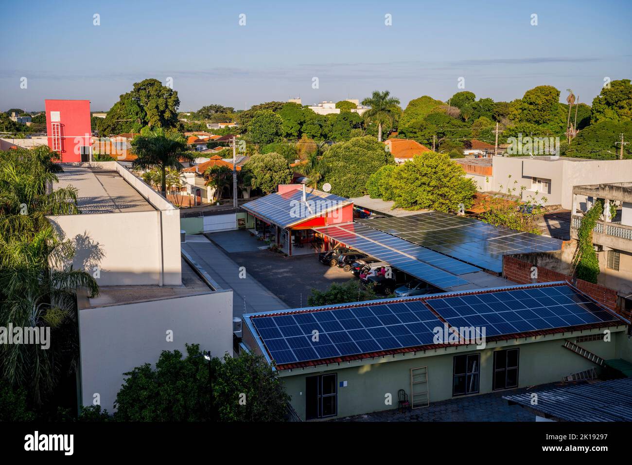 Campo solar hi-res stock photography and images - Alamy