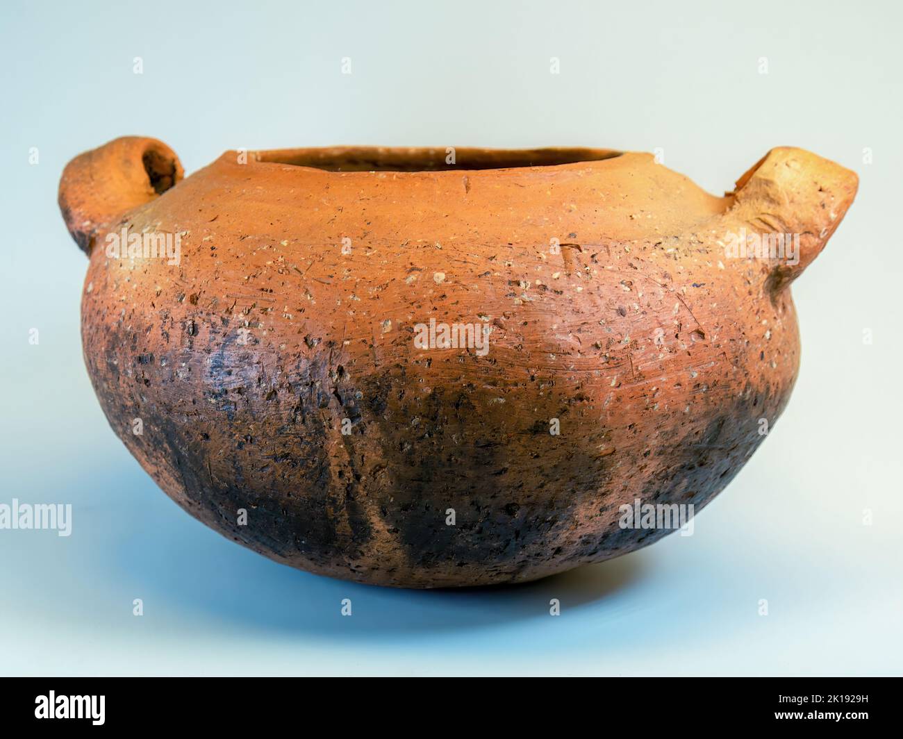 Pottery cauldron hi-res stock photography and images - Alamy