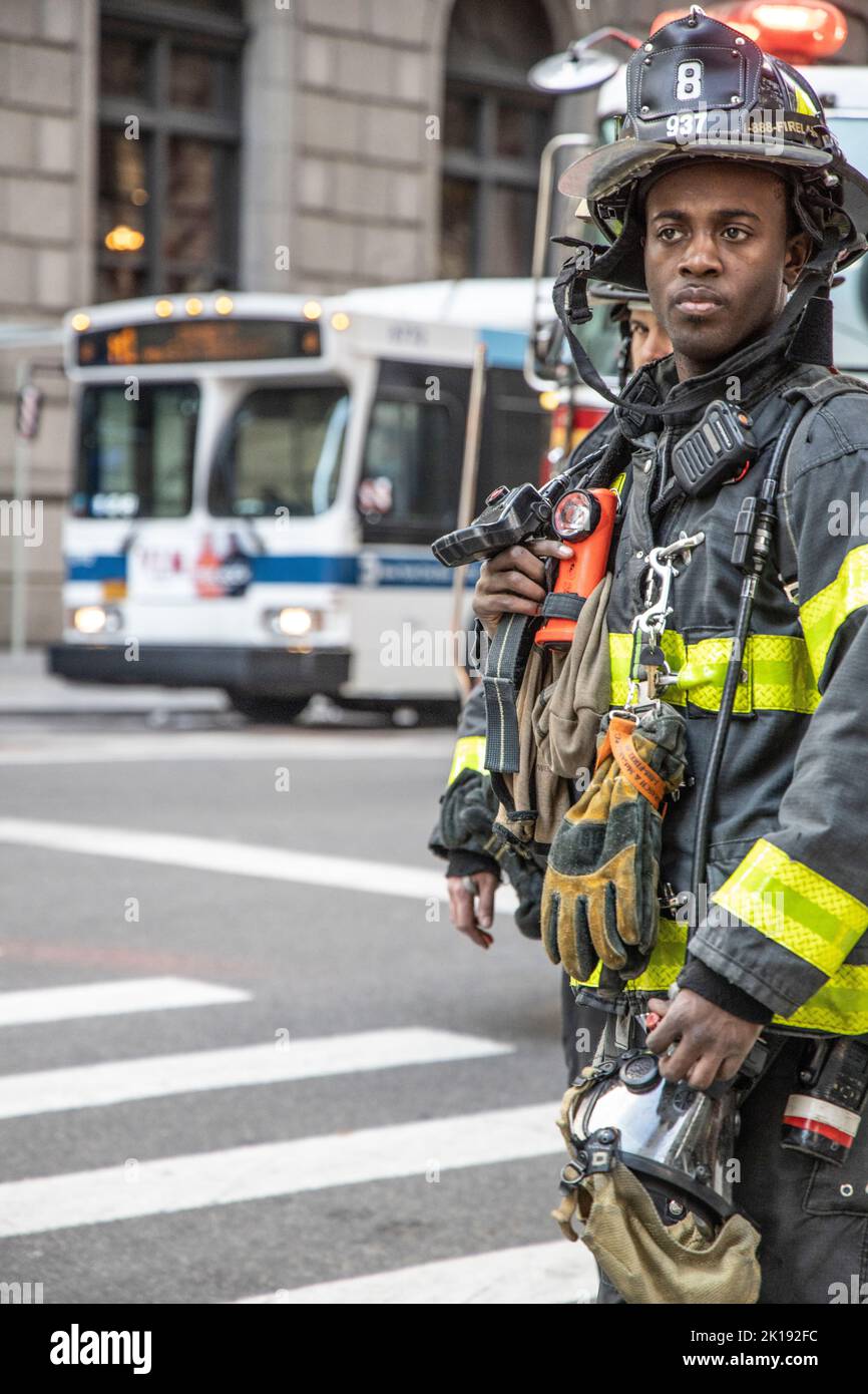 New york fireman hi-res stock photography and images - Alamy
