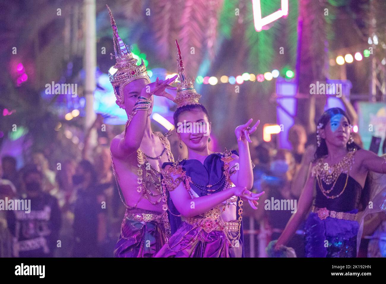 PATTAYA, THAILAND - SEPTEMBER 16: Traditional Thai parade dancers ...