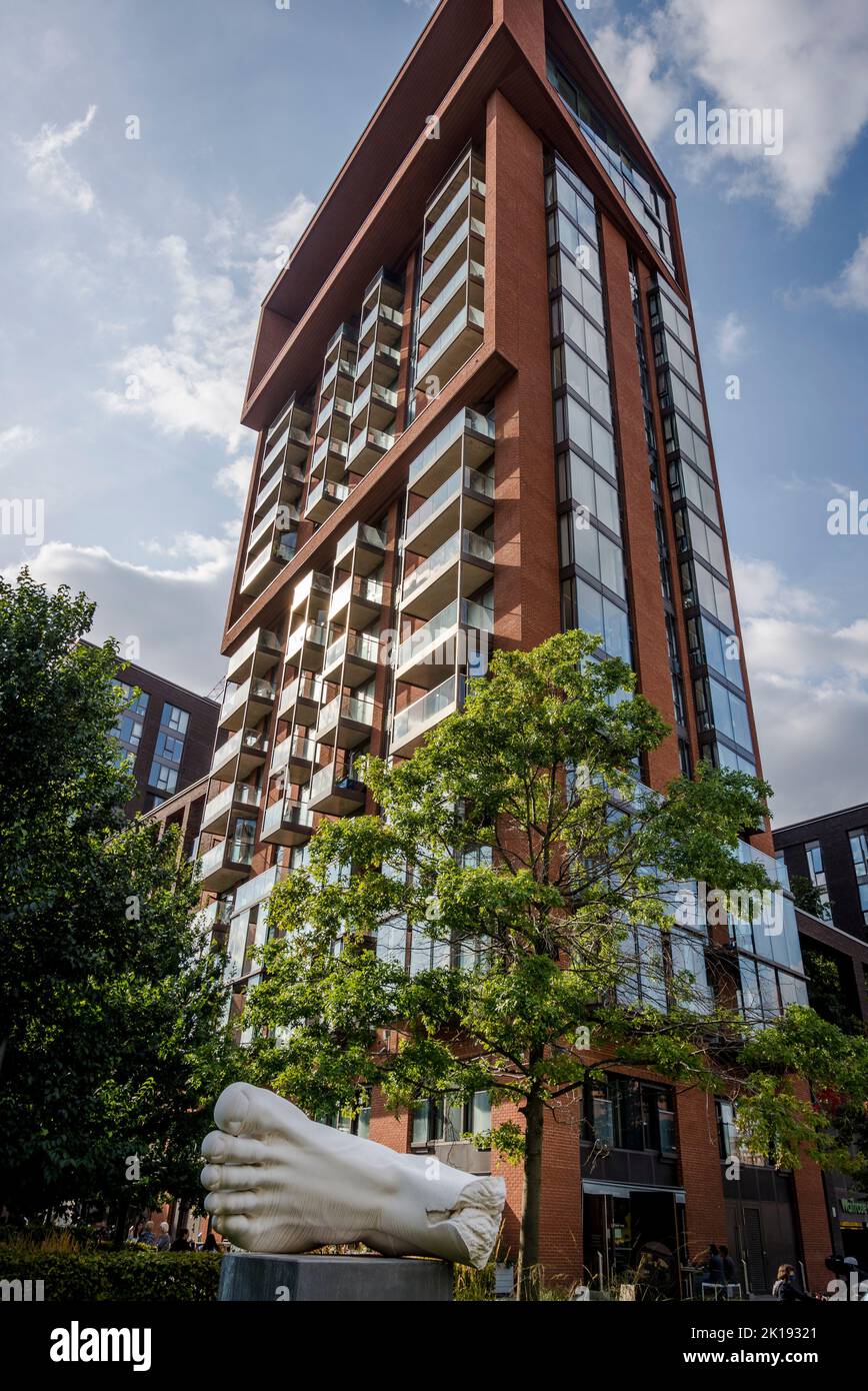 Embassy gardens development hi-res stock photography and images - Alamy