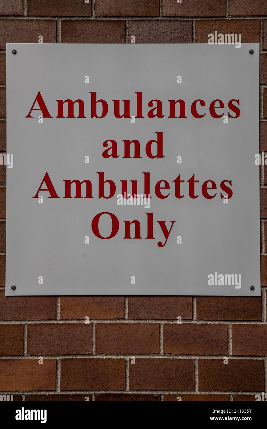 Ambulances only sign hi-res stock photography and images - Alamy