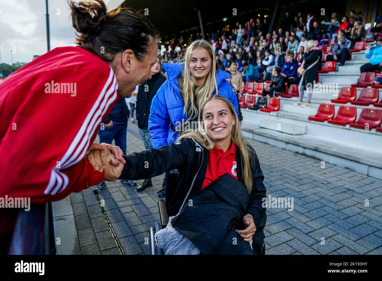 Rotterdam - Feyenoord V1 assistant trainer Patty Damsma, Yara Helderman ...