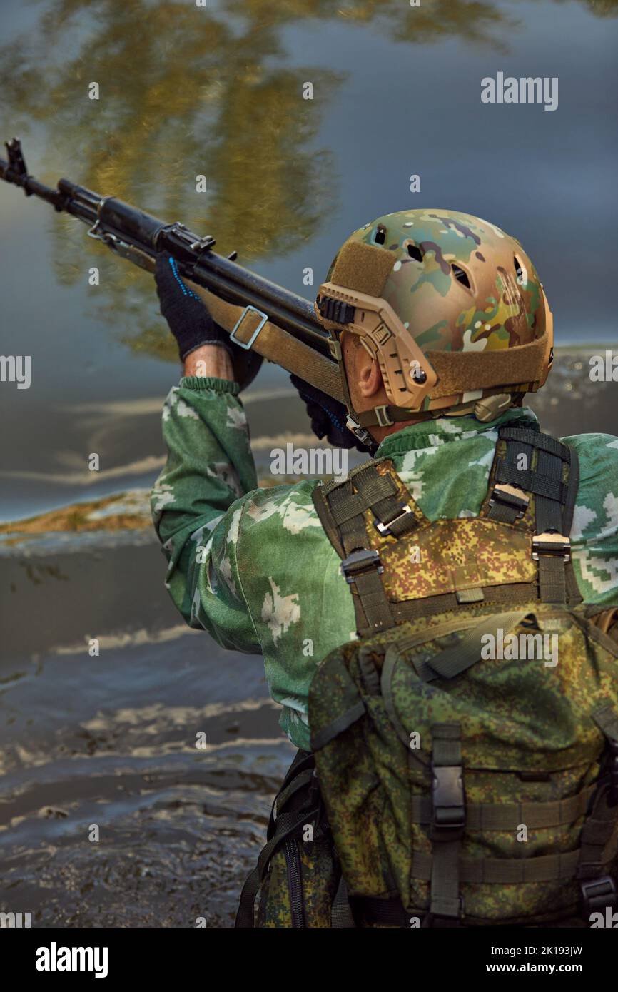 Full military experience - One day commando - running through the water ...