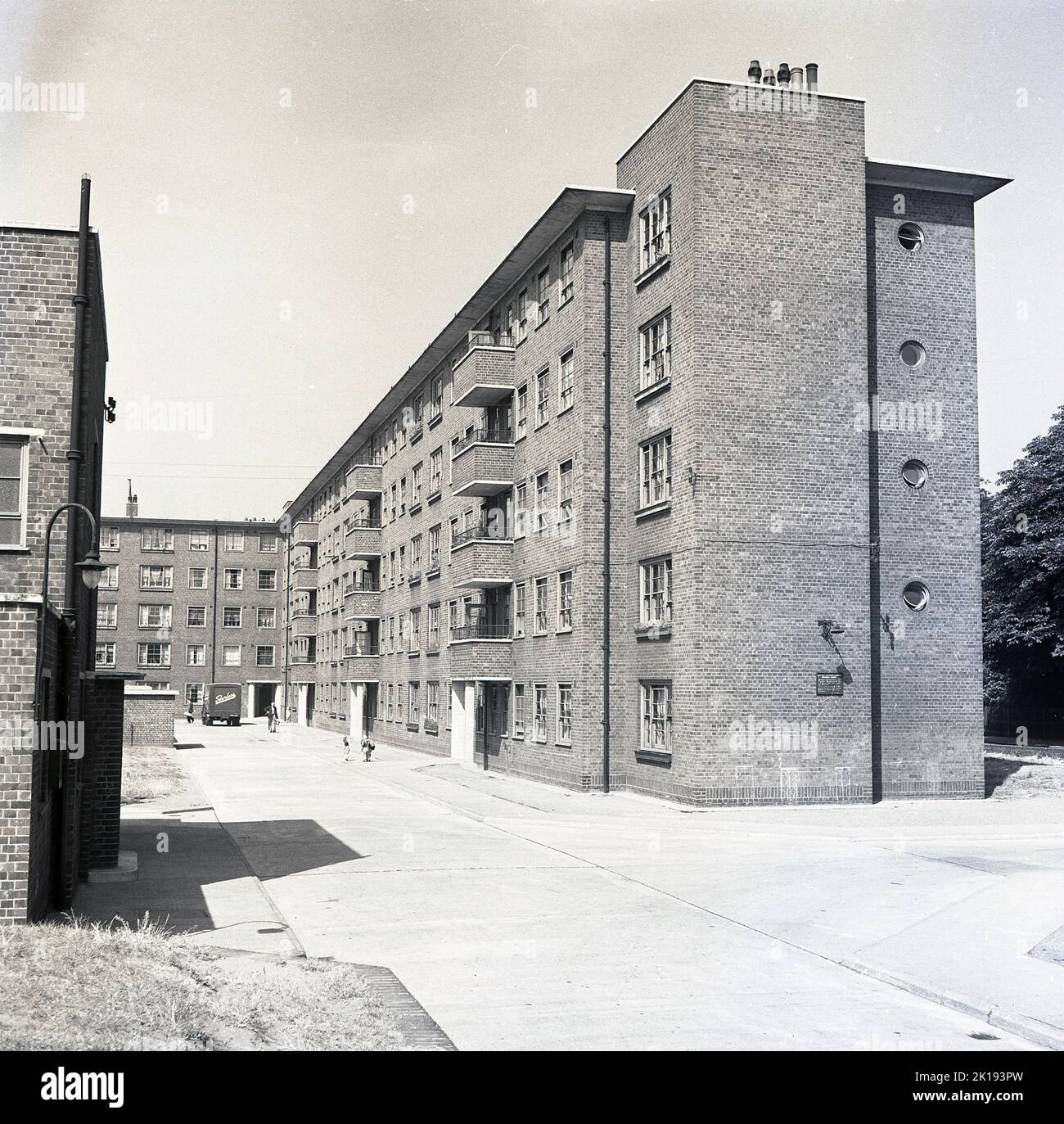 Housing 1950s london hi-res stock photography and images - Alamy
