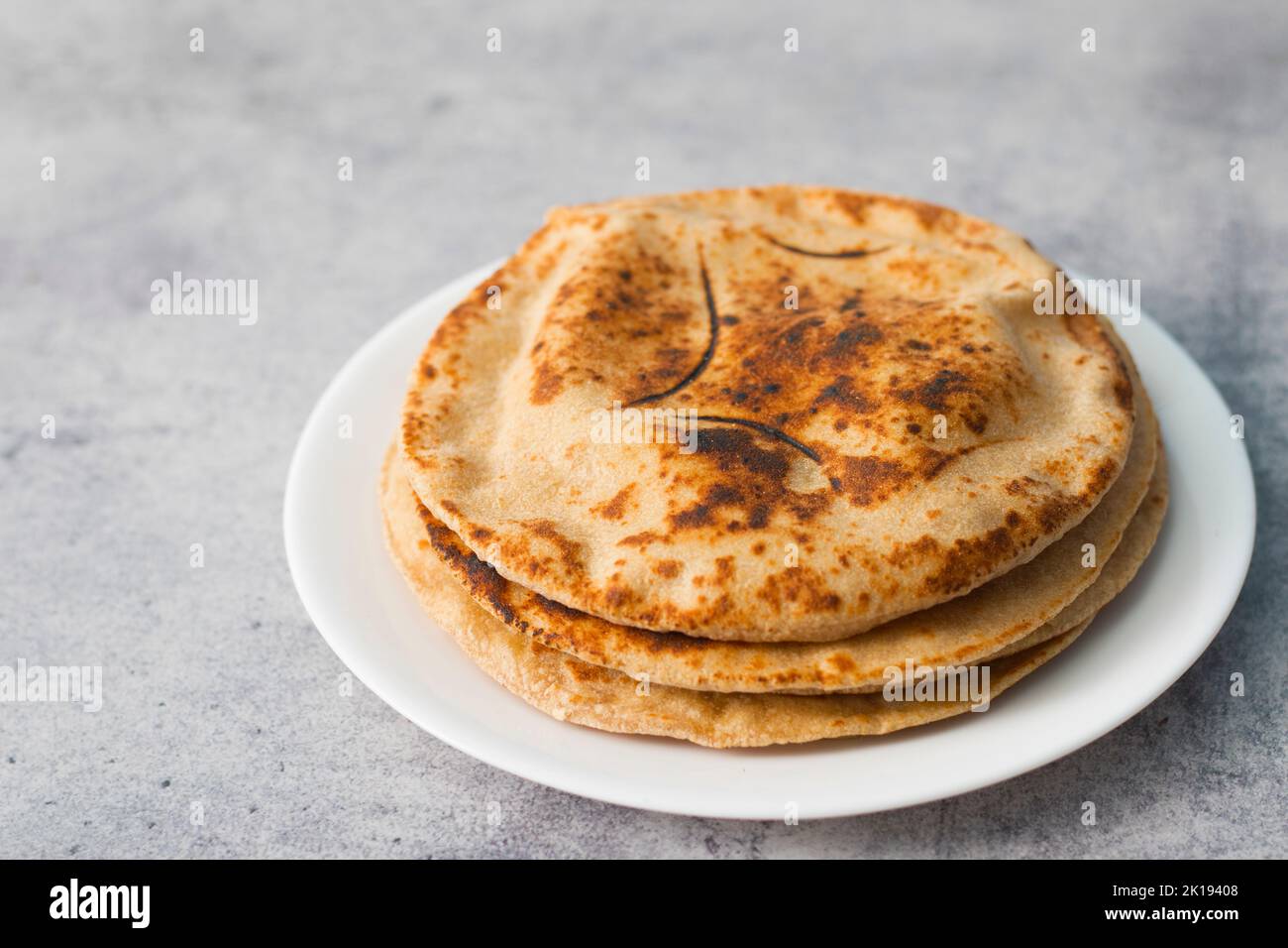 selective focus of Indian flat bread Roti or Chapati Stock Photo - Alamy