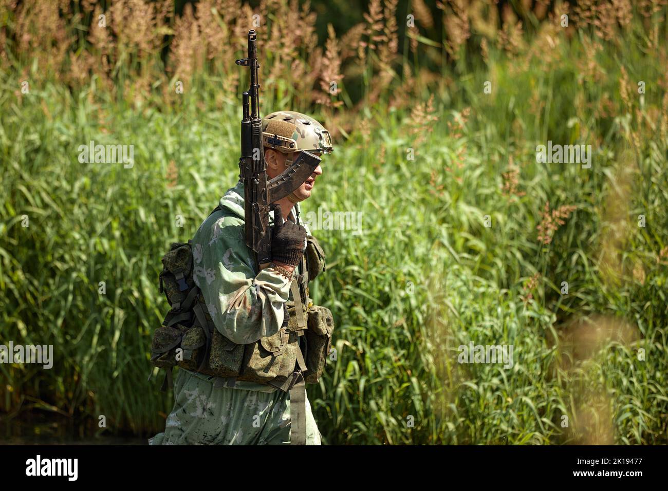 Full military experience - One day commando - running through the water ...