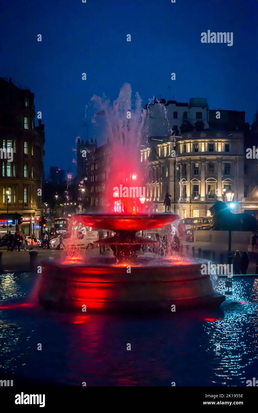 Trafalgar Square with water fountain illuminated at night, London ...