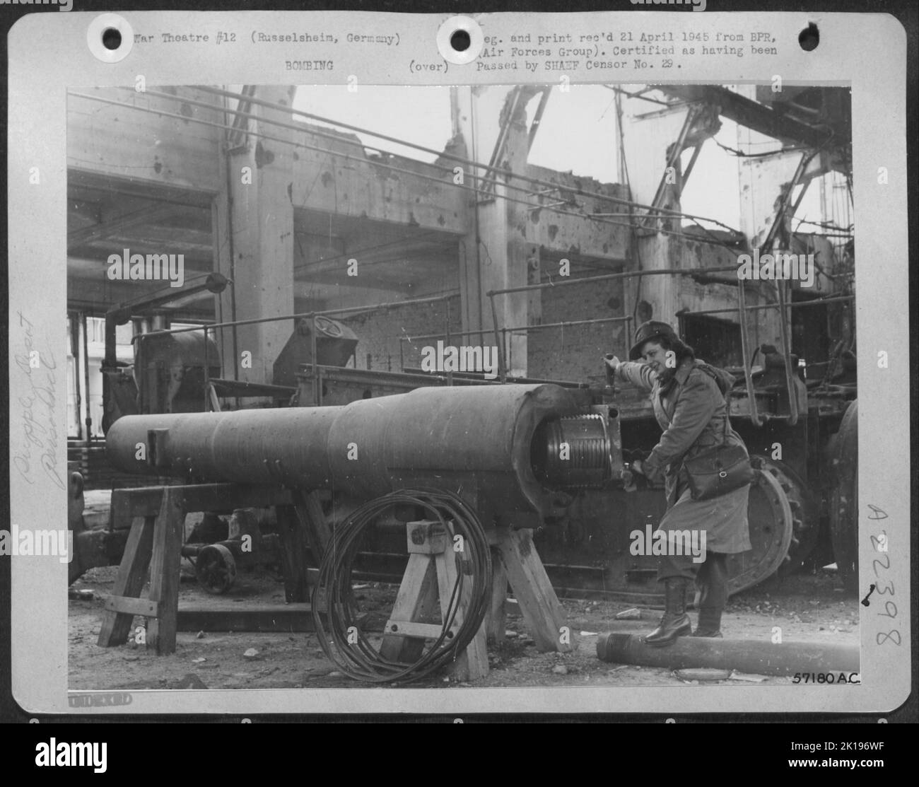 Margaret Ecker, War Correspondent For Canadian Press Opens A Cannon'S ...