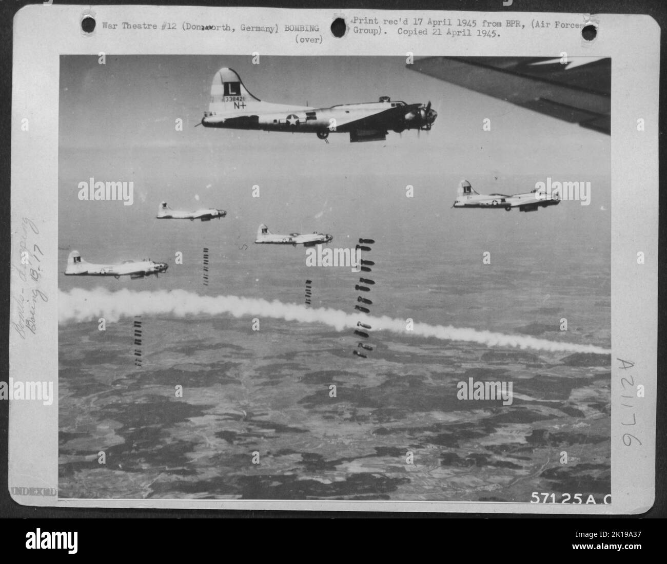 Streaks across sky Black and White Stock Photos & Images - Alamy