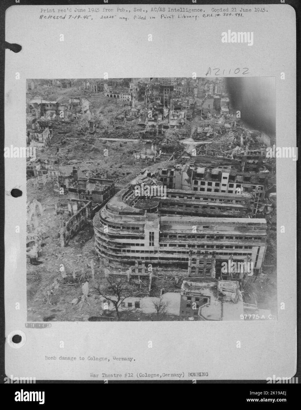 Wwii cologne destruction hi-res stock photography and images - Alamy