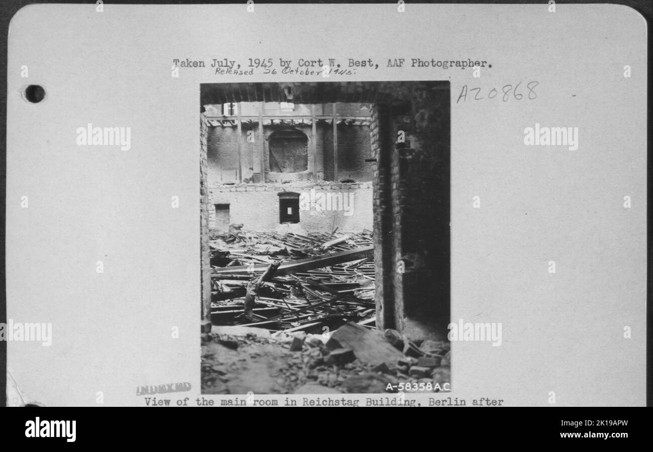 Berlin bombing after ww2 hi-res stock photography and images - Alamy