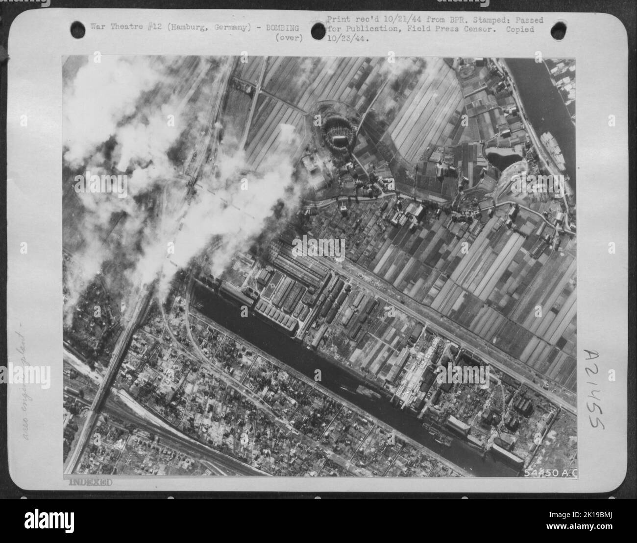 Hamburg bombing ww2 hi-res stock photography and images - Alamy