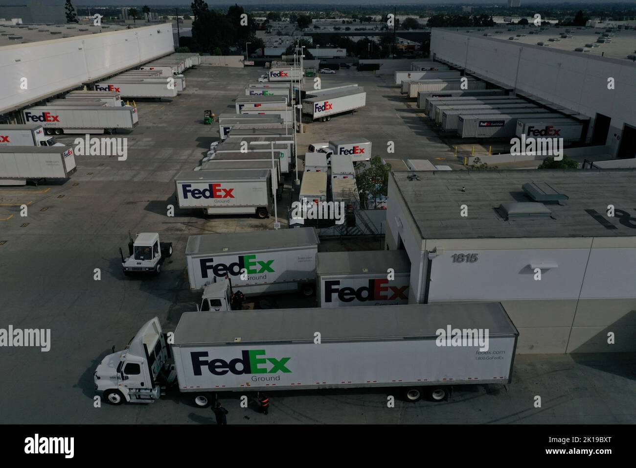 Shipping center fedex hi-res stock photography and images - Alamy