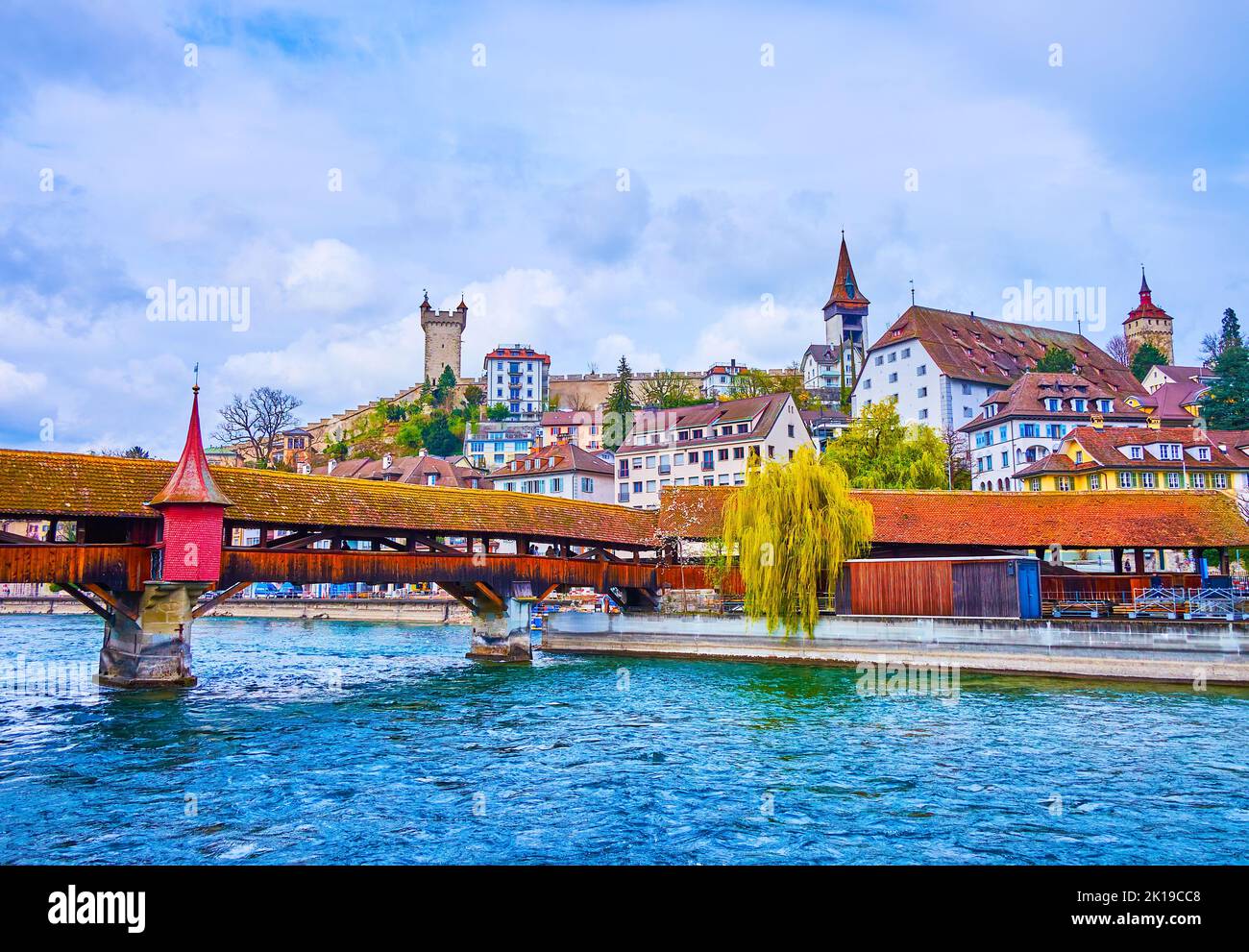 Spreuerbrucke (Spreuer Bridge) across Reuss river and the houses of old ...