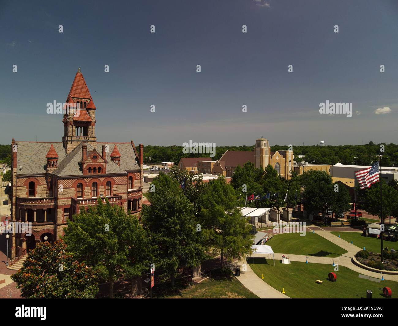 an Aerial view of hopkins county courthouse building in downtown square ...