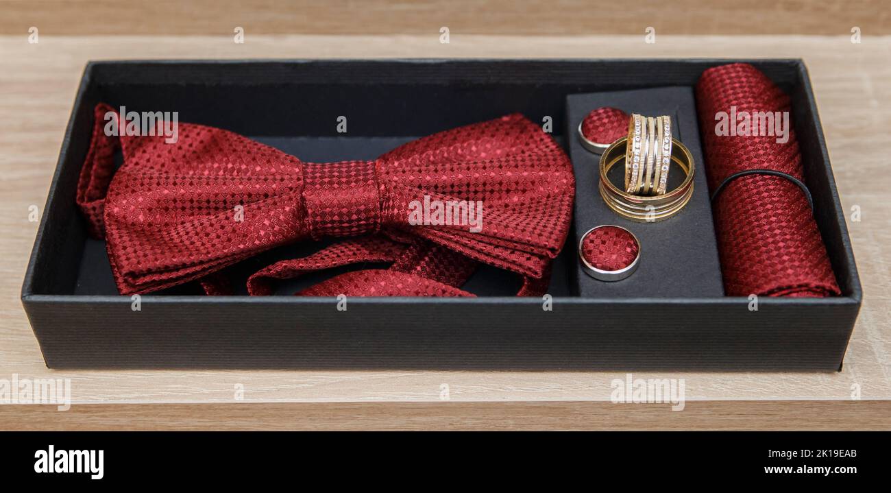 Tie rings hi-res stock photography and images - Alamy