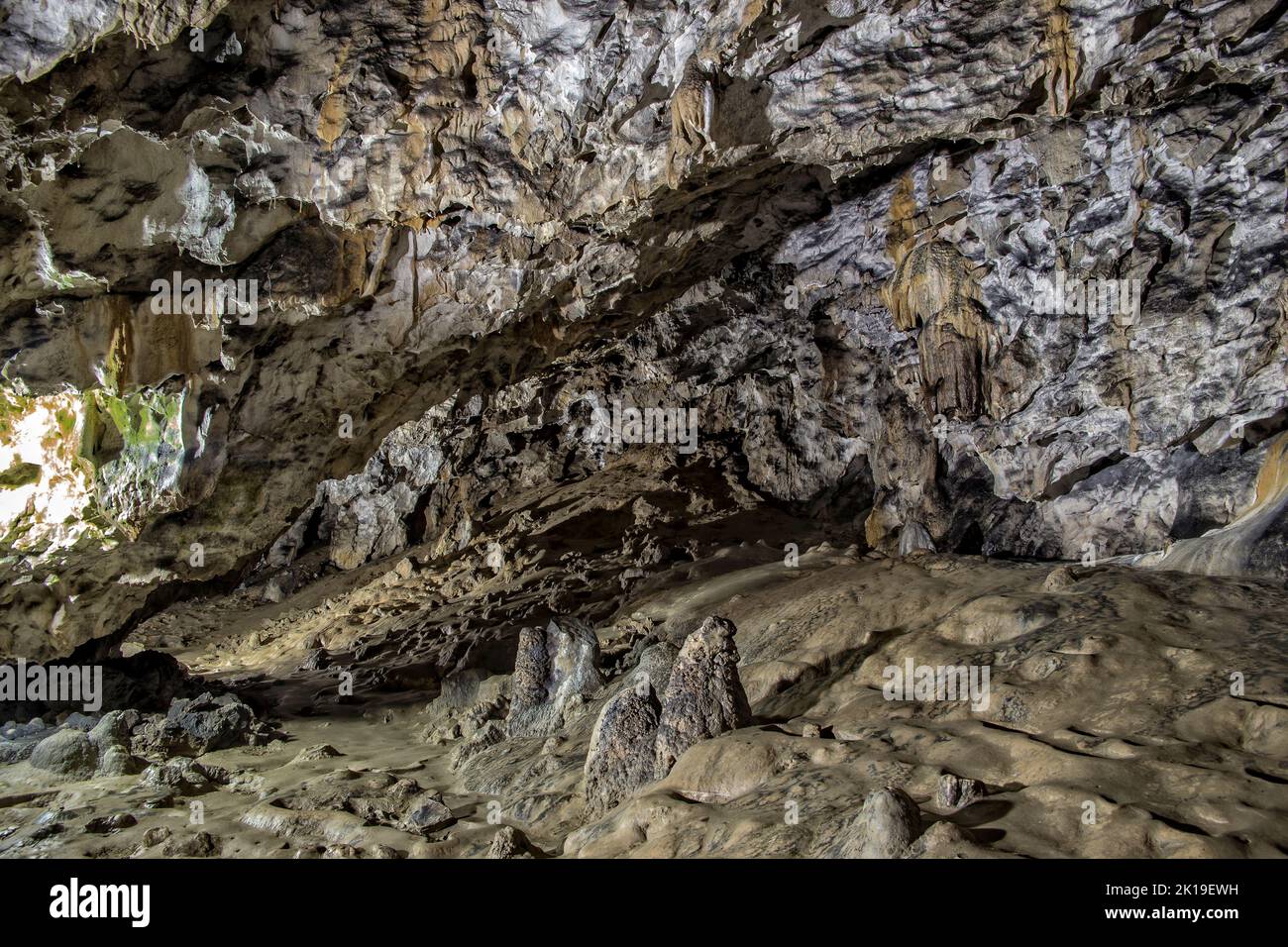 Interior of Polovragi cave, Romania. The Polovragi Cave is the largest ...