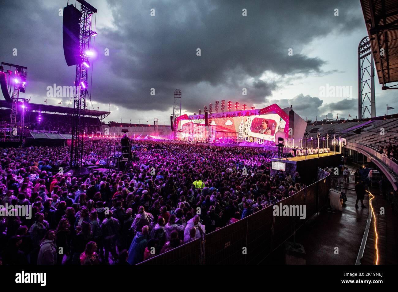 Livestreamconcert hi-res stock photography and images - Alamy