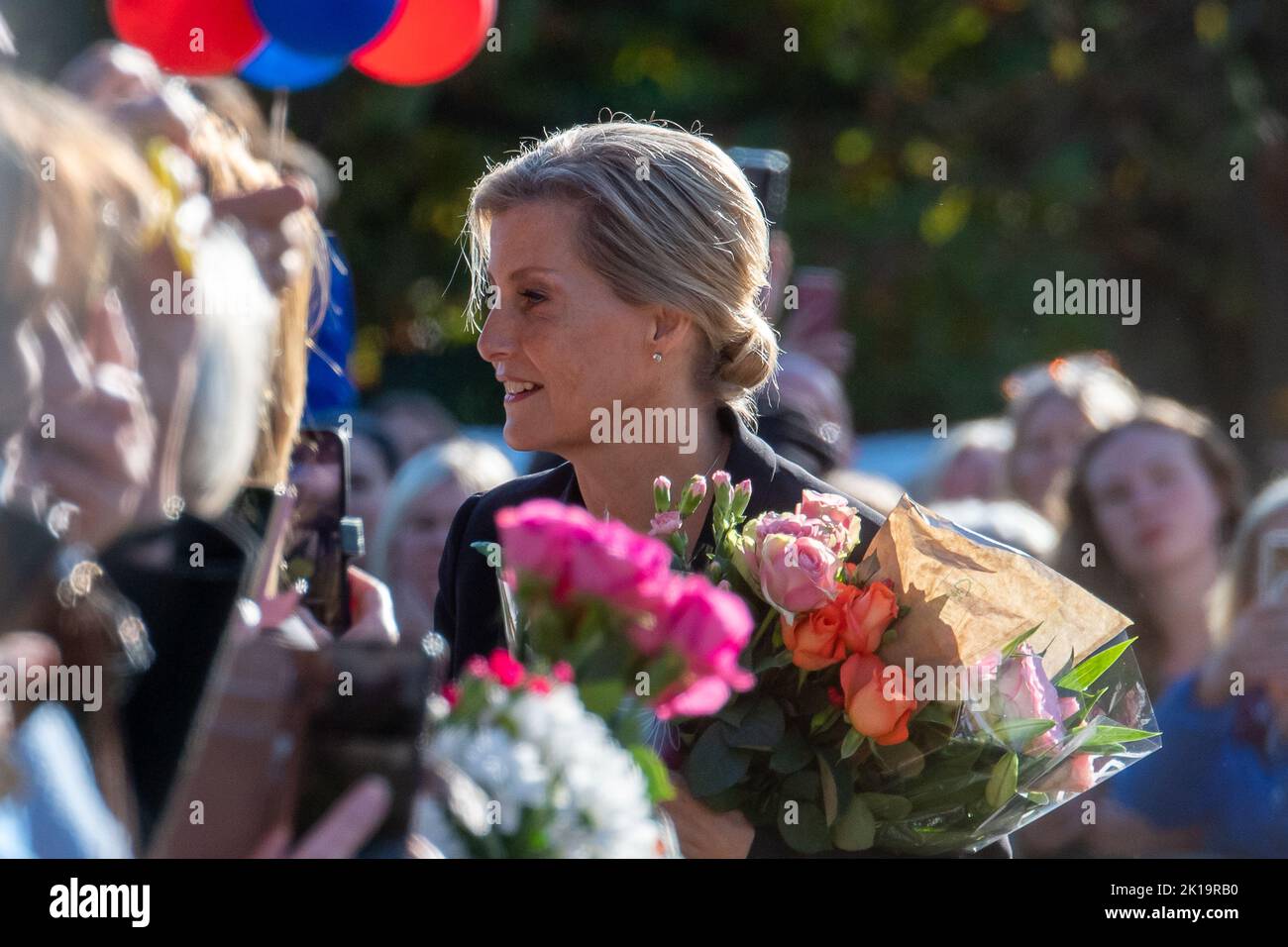 Windsor, Berkshire, UK. 16th September, 2022. Crowds were thrilled to see the The Earl and ...