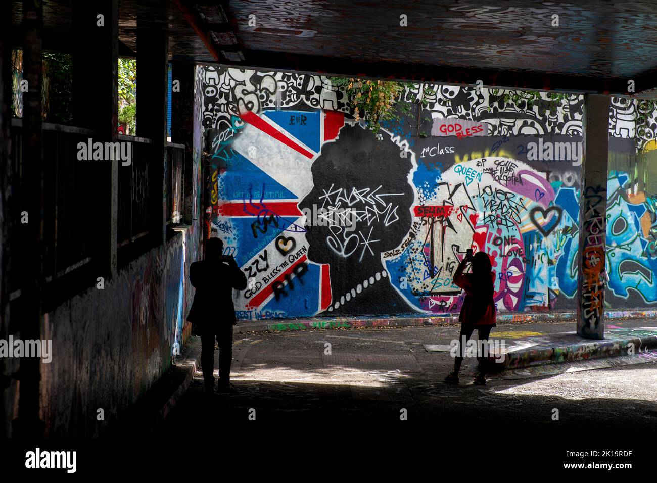 © Jeff Moore - Street art murals paying tribute the late Queen ...