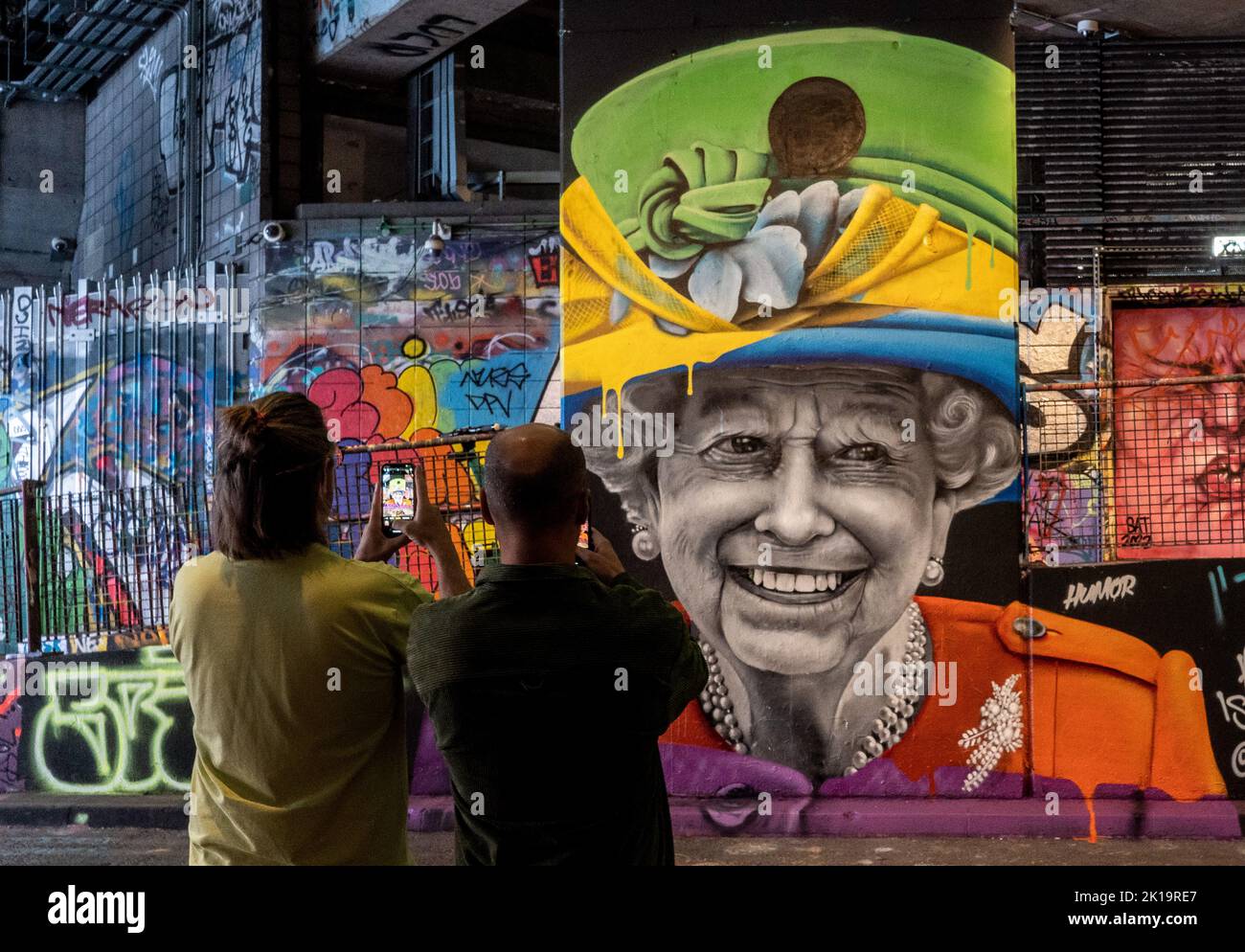 © Jeff Moore - Street art murals paying tribute the late Queen ...