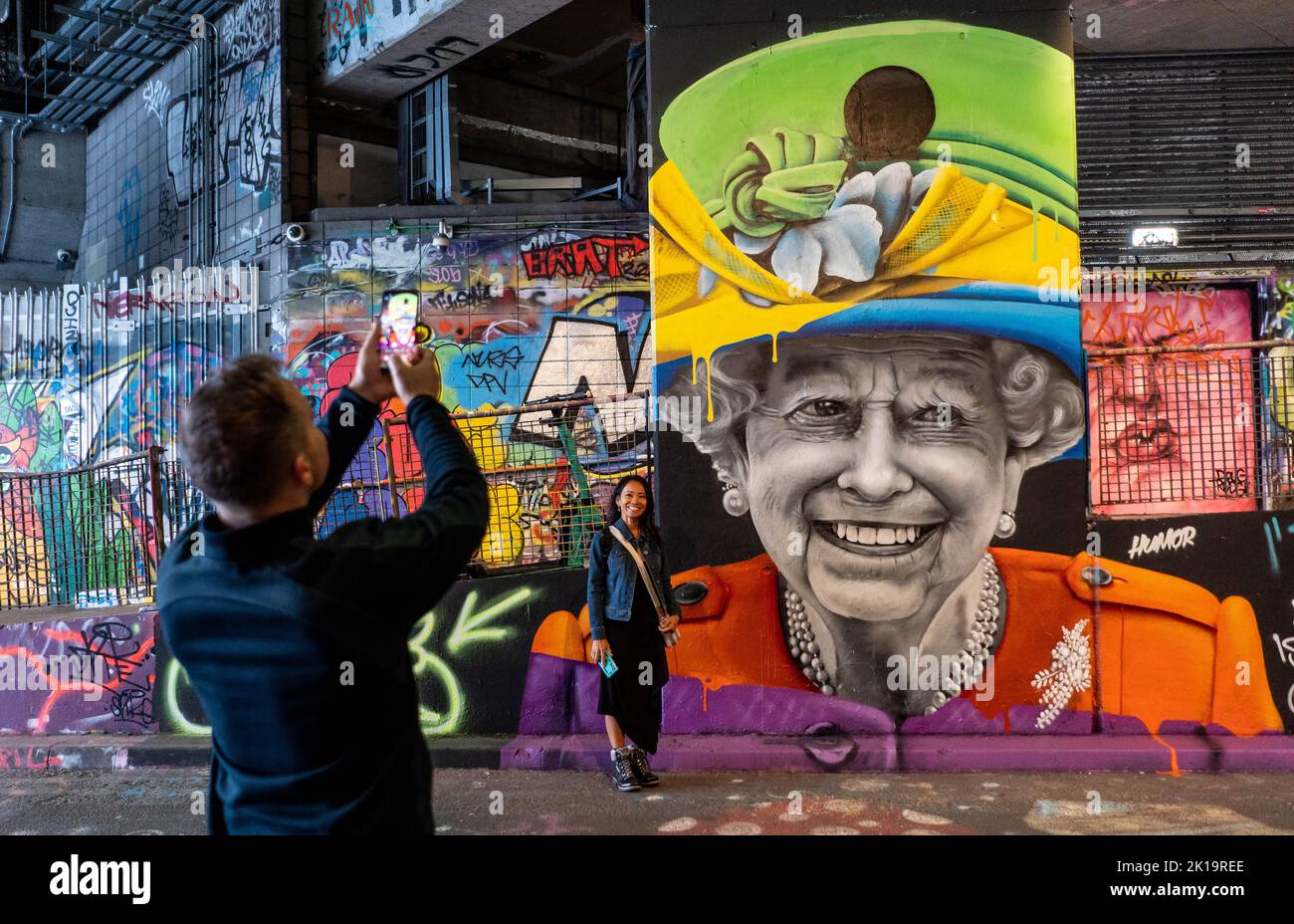 © Jeff Moore - Street art murals paying tribute the late Queen ...