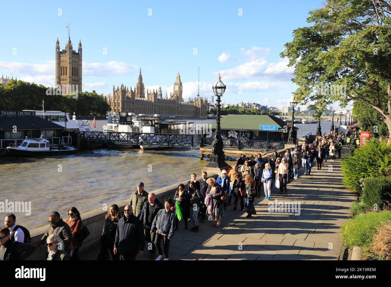 London, UK, 16th September 2022. The queue to see the Queen lying in ...