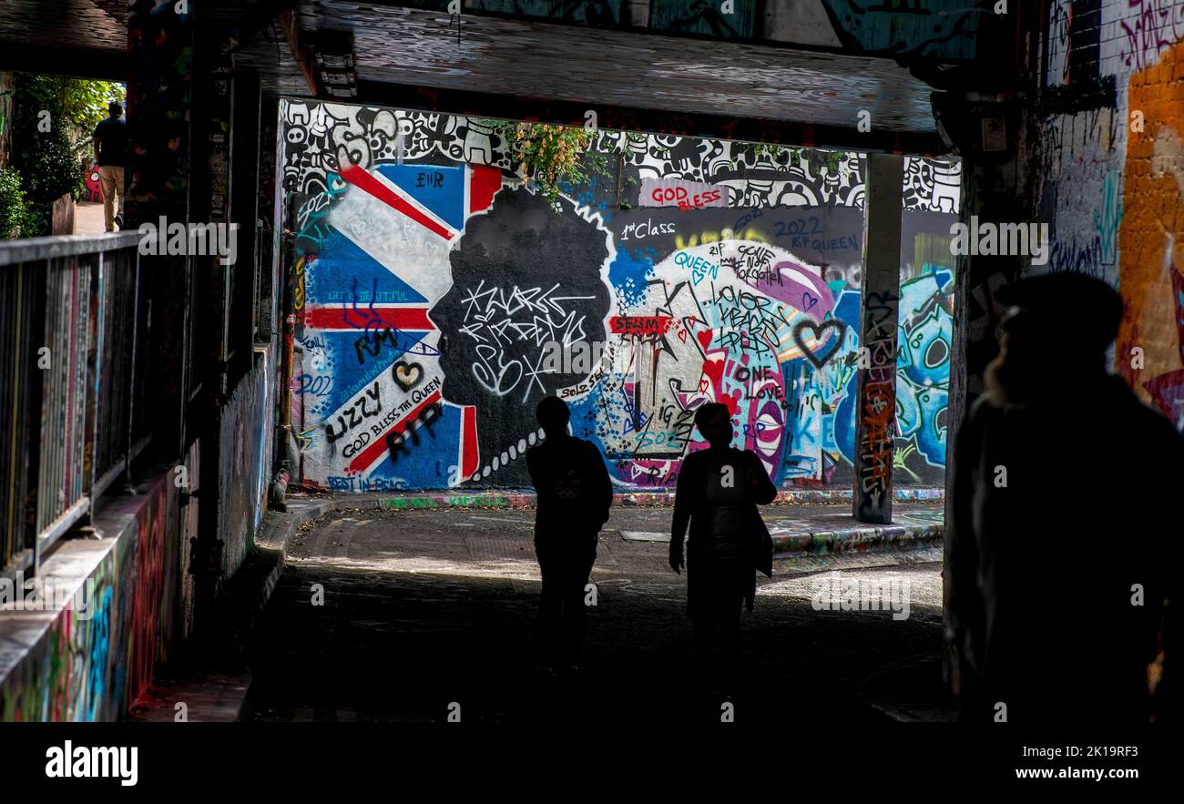 © Jeff Moore - Street art murals paying tribute the late Queen ...