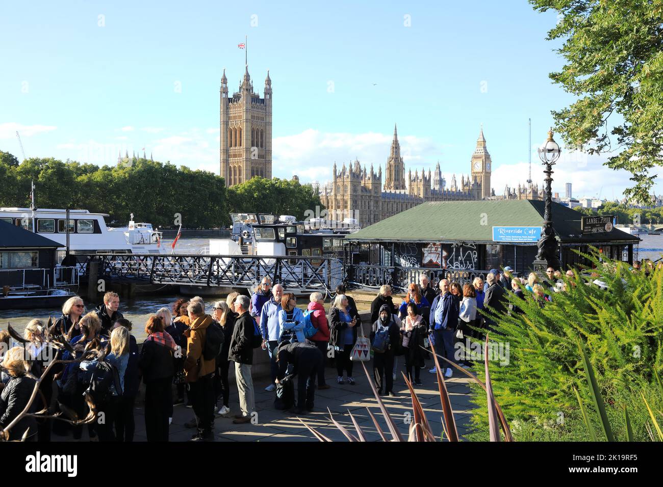 London, UK, 16th September 2022. The queue to see the Queen lying in ...