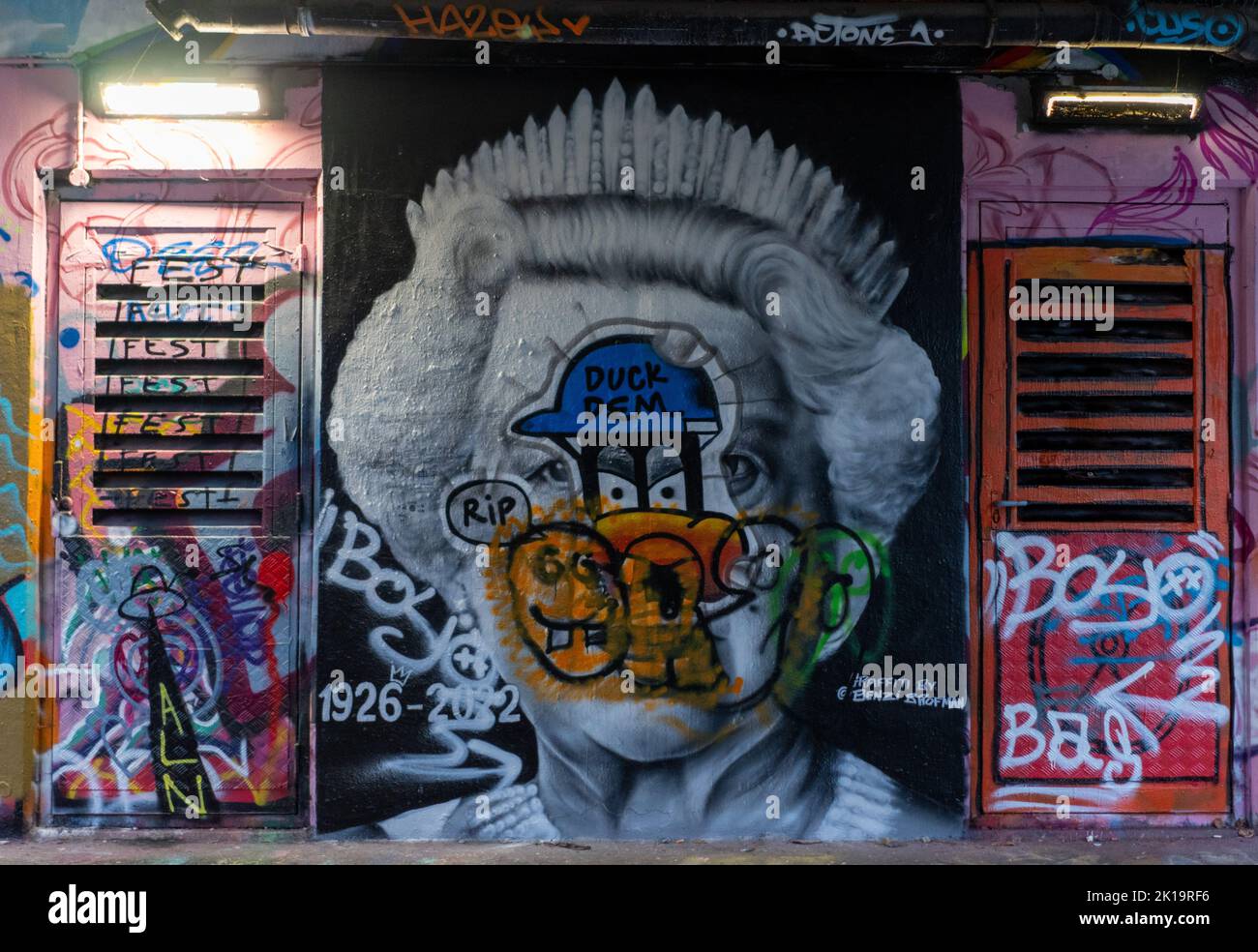 © Jeff Moore - Street art murals paying tribute the late Queen ...