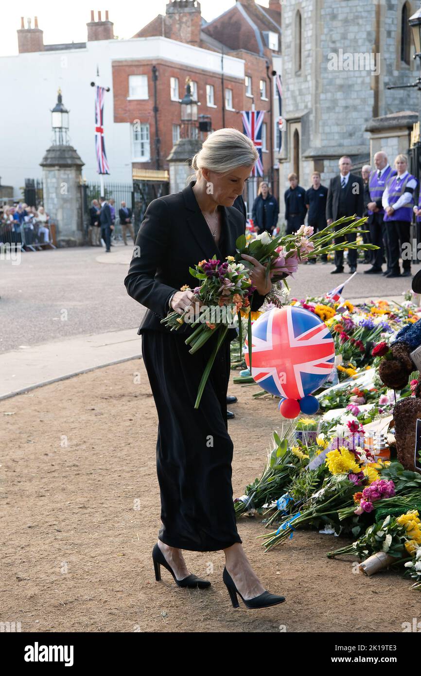 Windsor, Berkshire, UK. 16th September, 2022. Crowds were thrilled to see the The Earl and ...