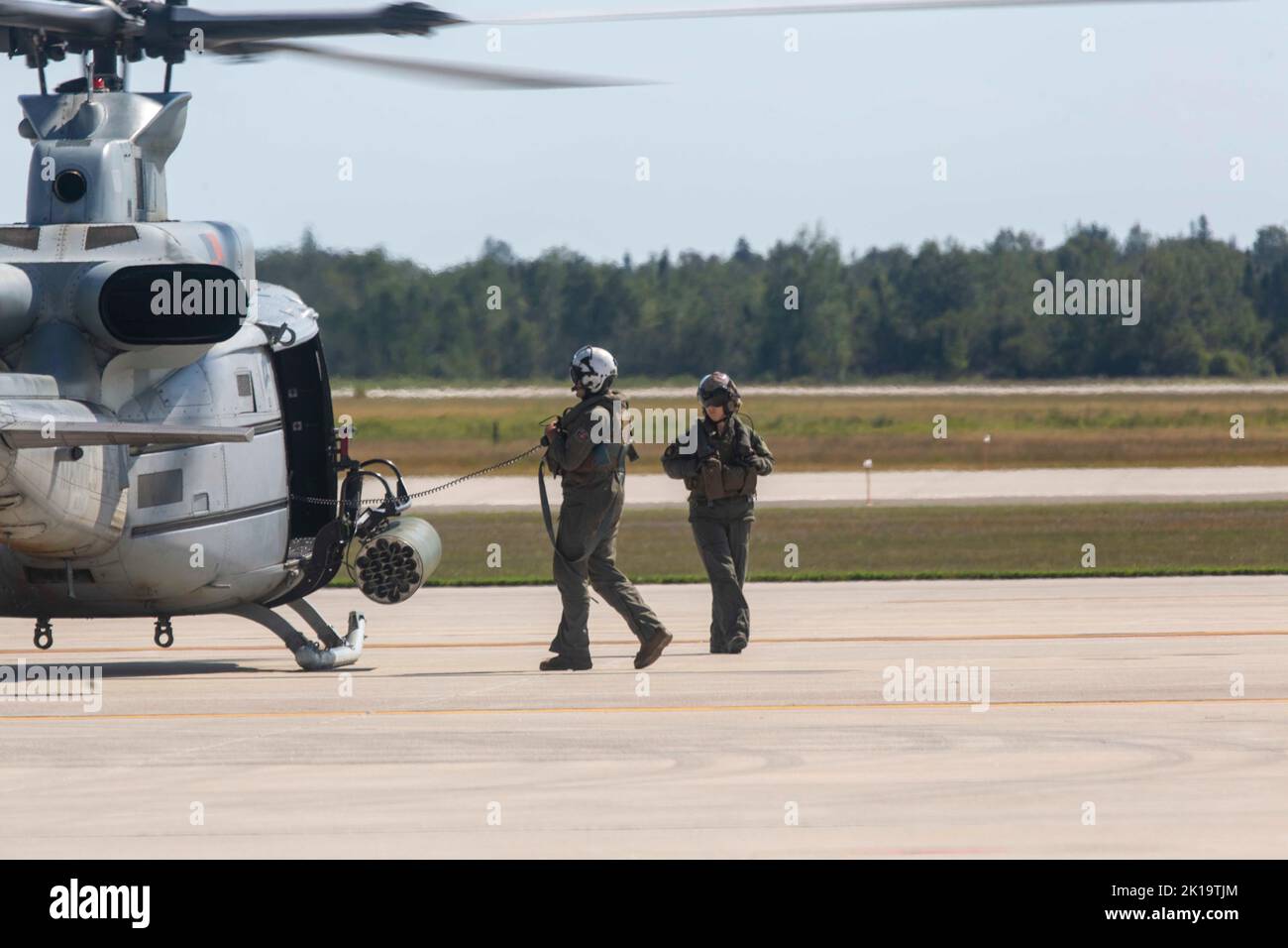 U.S. Marines with Marine Light Attack Helicopter Squadron (HMLA) 167 ...