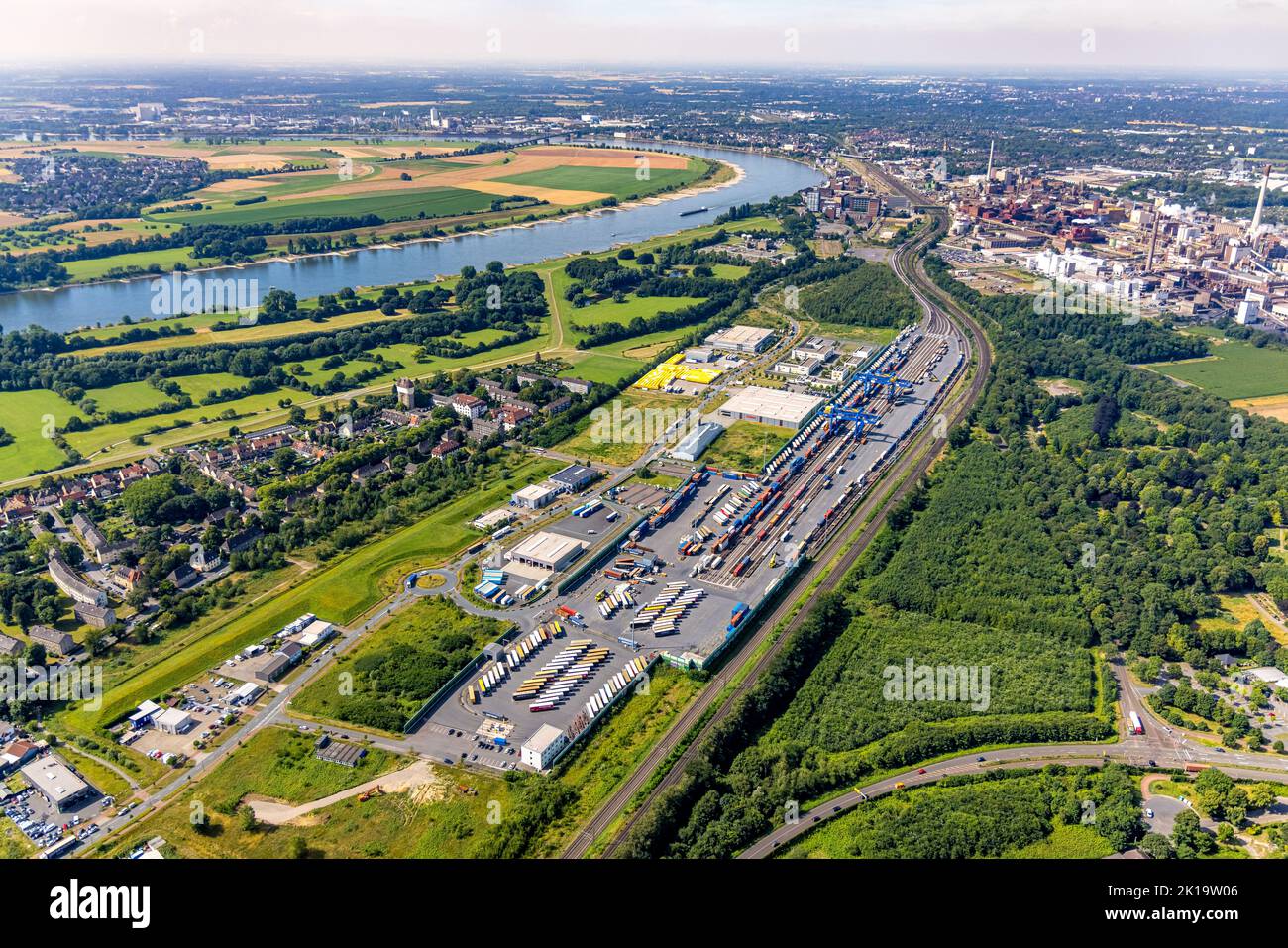 Samskip multimodal rail terminal hi-res stock photography and images ...