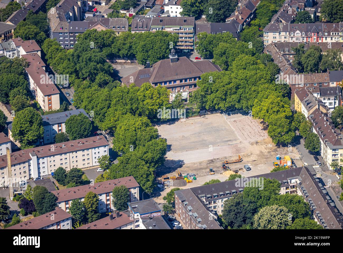 Aerial view, community elementary school GGS Hochfelder Markt ...