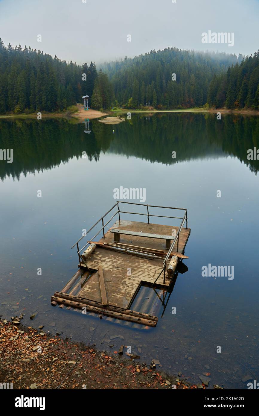 landscape at the mountain lake Synevyr in autumn. Beautiful nature ...