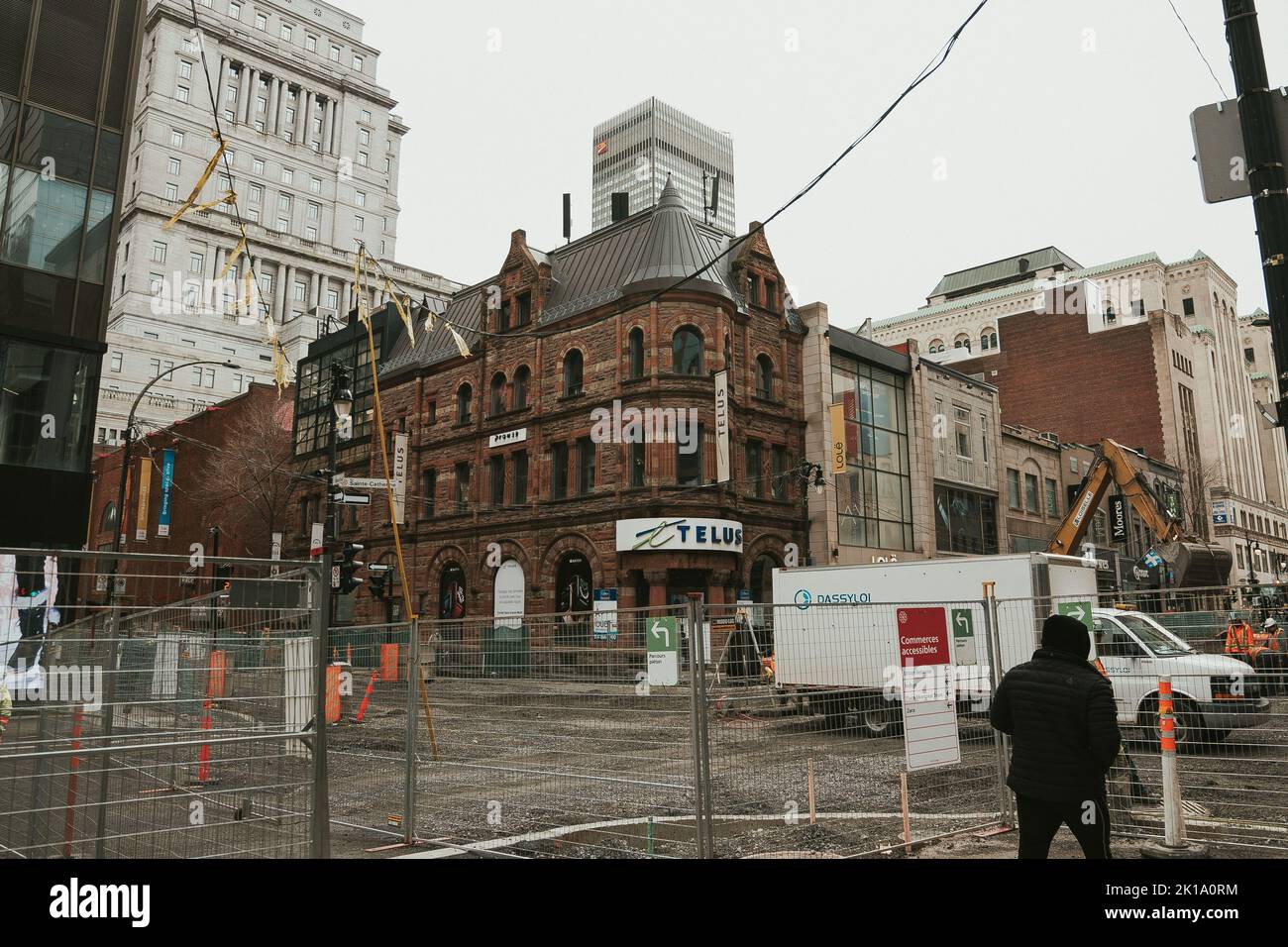 Buildings and architecture in downtown Montreal Stock Photo - Alamy