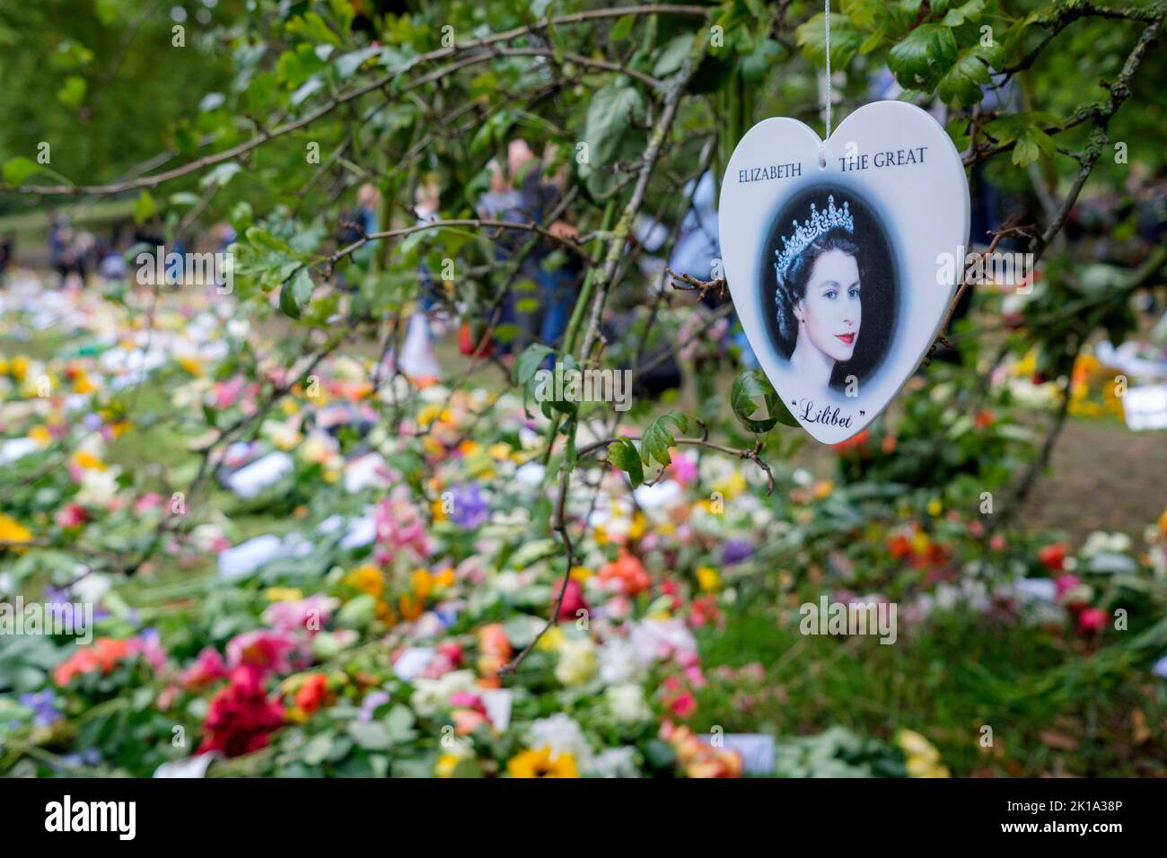 Her Majesty Queen Elizabeth II funeral floral tributes- Floral tributes ...