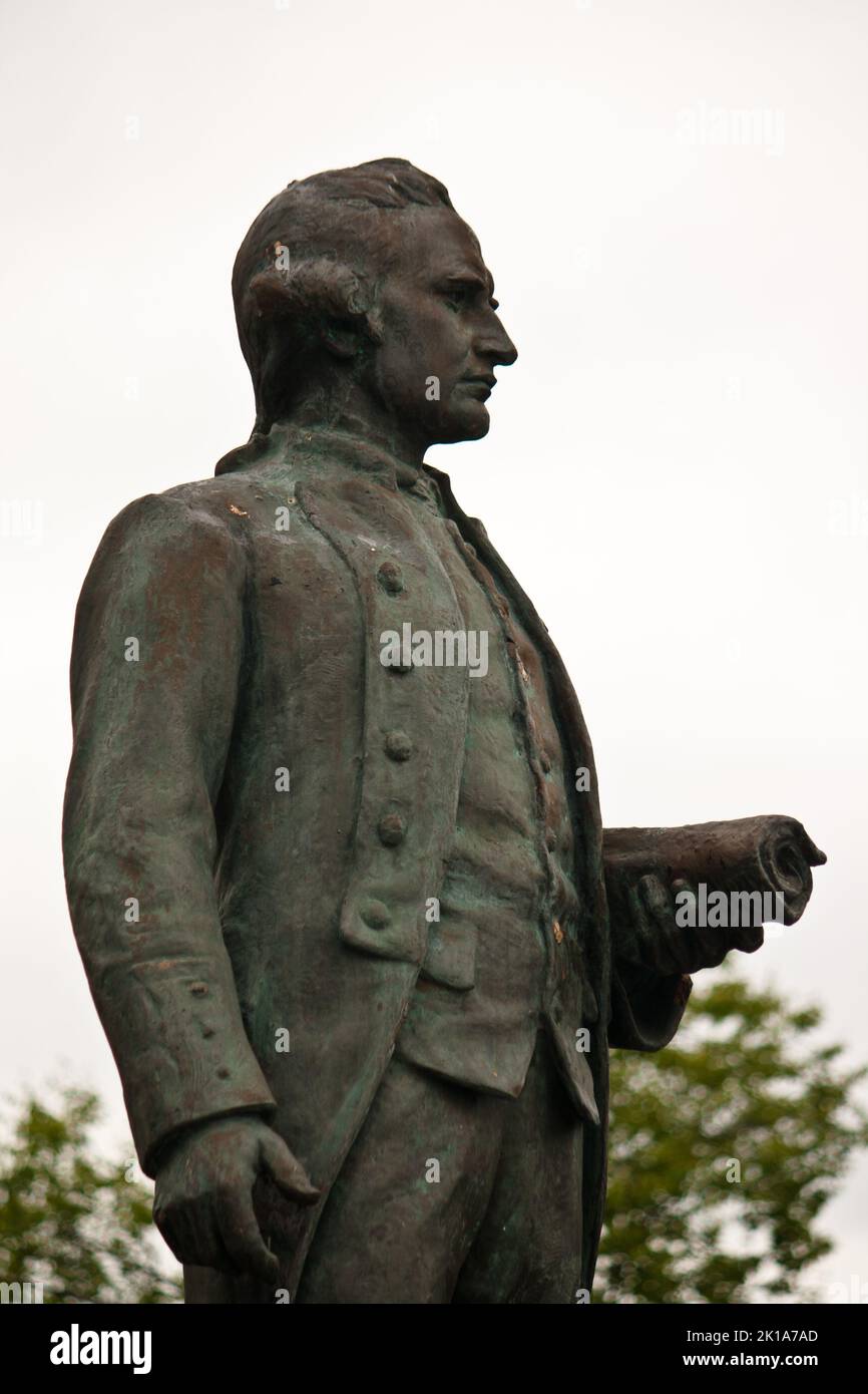 Captain james cook statue hi-res stock photography and images - Alamy