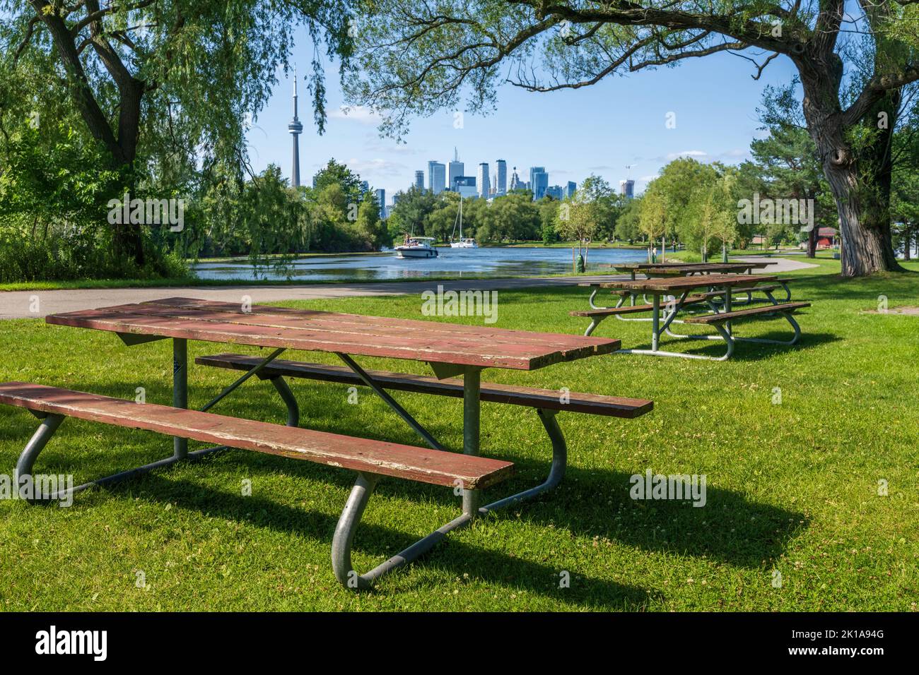 Wooden Bench in the Toronto Islands Park Centre Island. Toronto ...