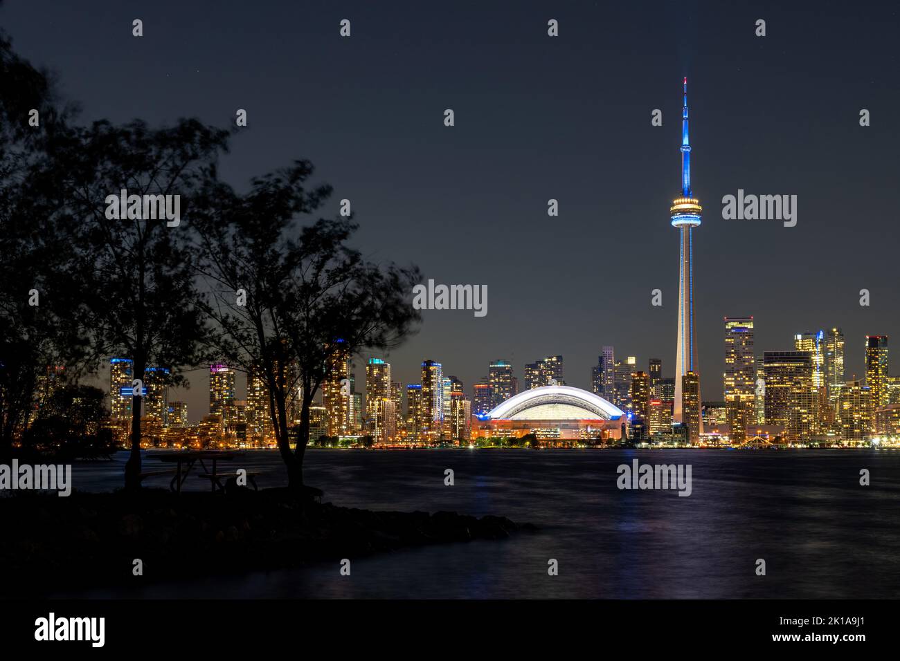Toronto city skyline silhouette background hi-res stock photography and ...
