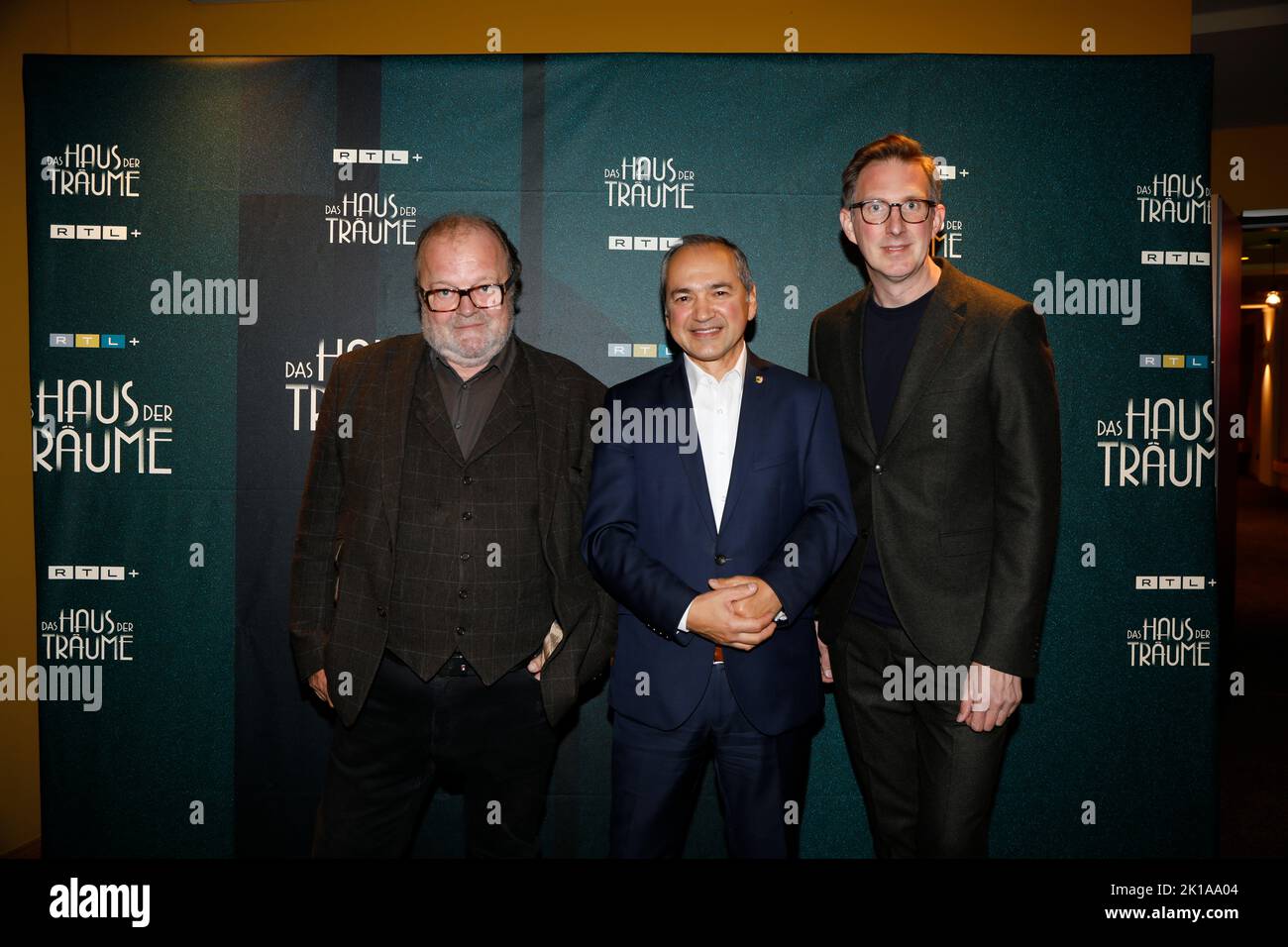 Stefan Arndt, Octavian Ursu und Uwe Urbas bei der Premiere der RTL TV-Serie 'Das Haus der Träume ...