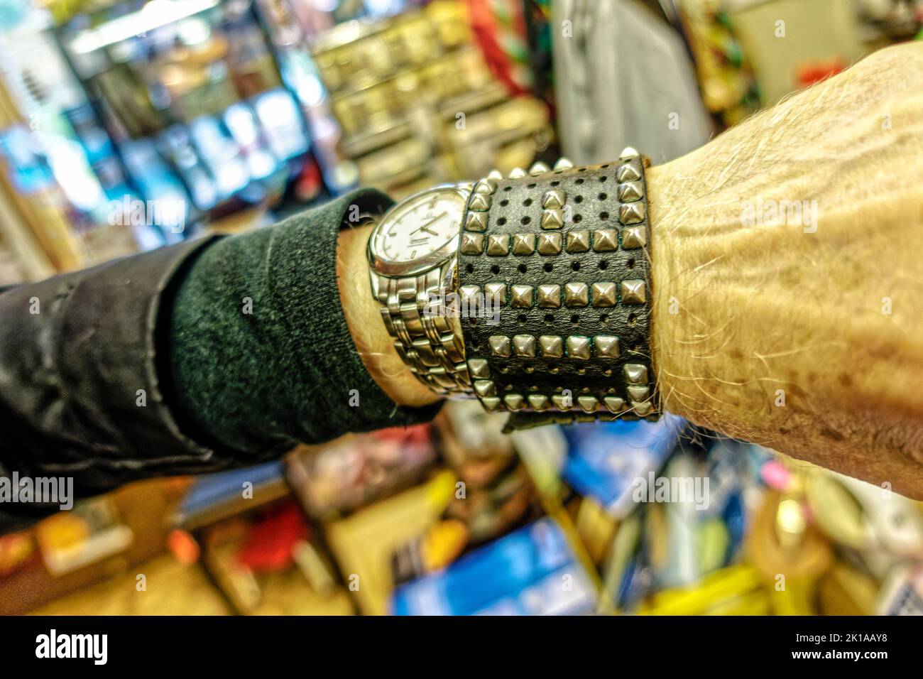 Hand Made Sandalen und Schlüssel Stock Photo - Alamy