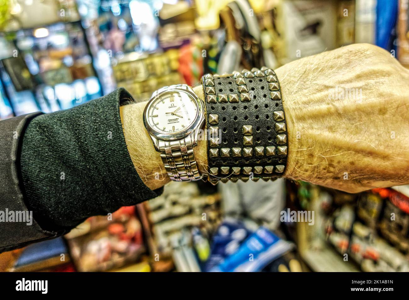 Hand Made Sandalen und Schlüssel Stock Photo - Alamy