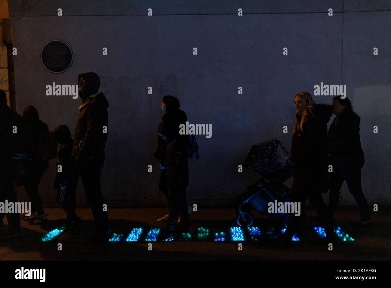 London, UK. 17th Sep 2022. People queue at night to pay their respect ...