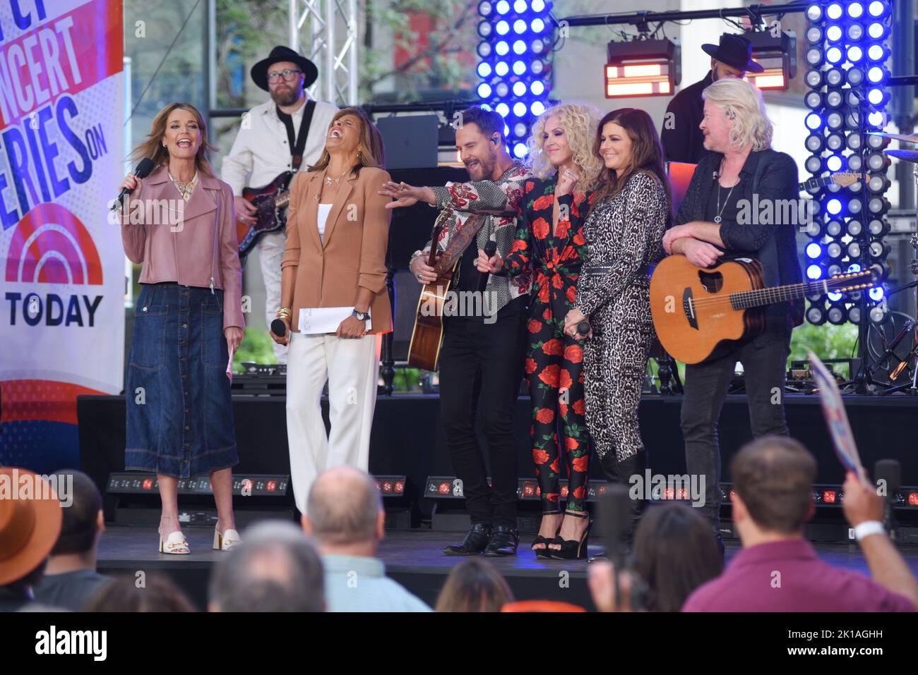 American country music vocal hi-res stock photography and images - Alamy